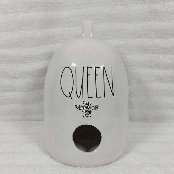 Rae Dunn | Accents | Rae Dunn Queen Bee White Bee Hive Shaped Bird ...